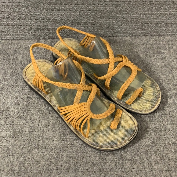 Plaka | Shoes | Plaka Sandals Womens Size 8 Sand Yellow Palm Leaf ...
